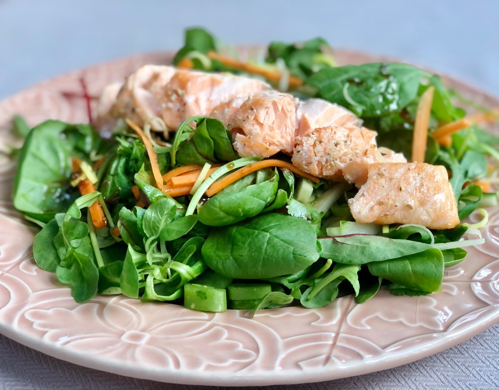 Asiatisk sallad med lax och koriander - Middagsbordet
